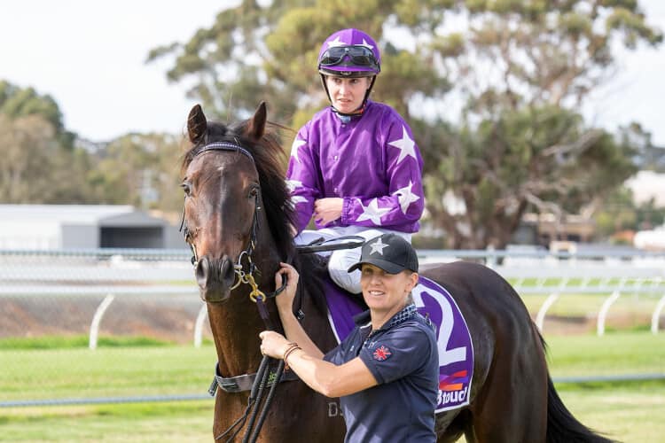 Paige Kenney with a pair of favourites at Belmont | Just Horse Racing