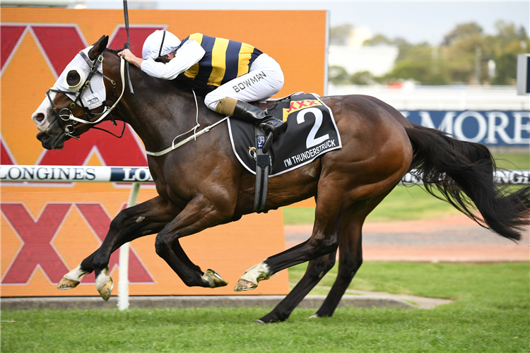 I’m Thunderstruck rocks the Golden Eagle | Just Horse Racing