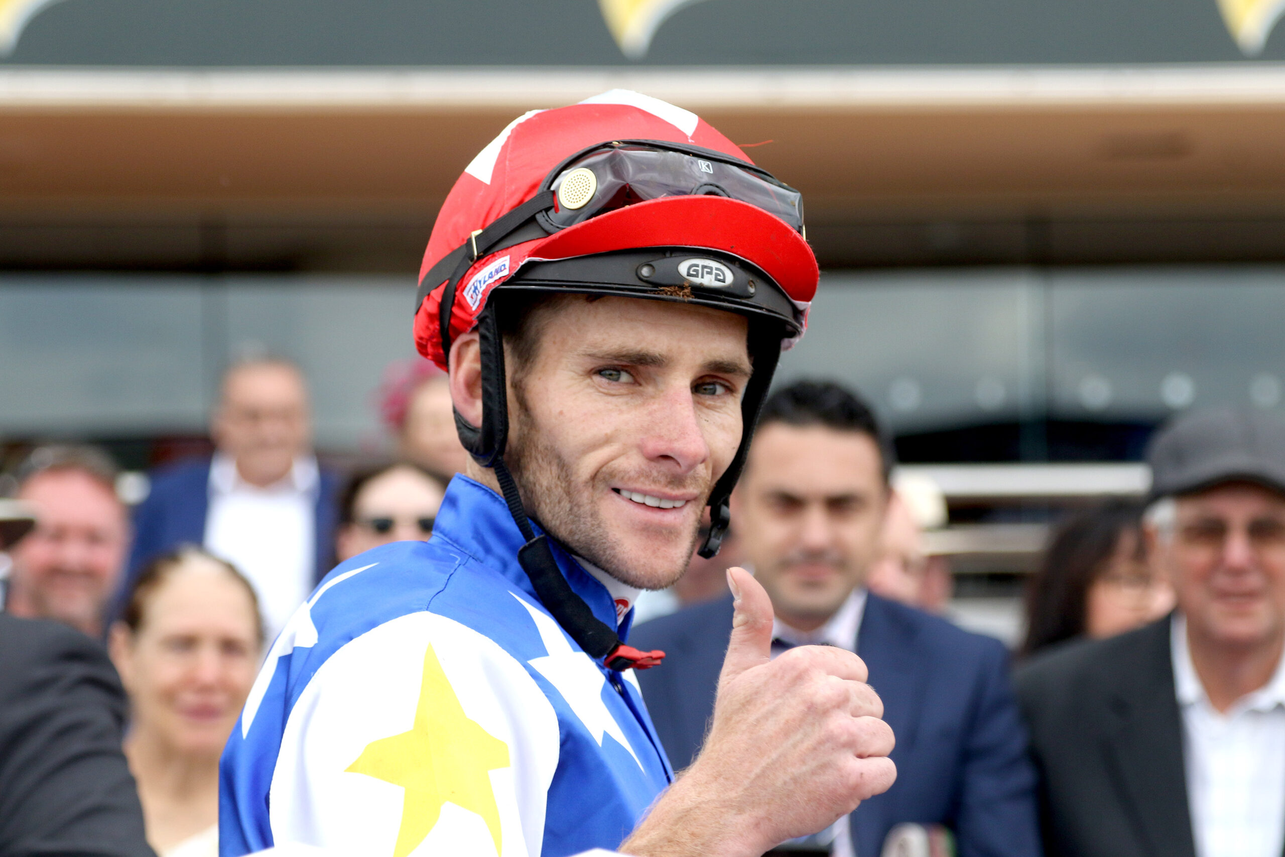 Mott lands late call up win at Sandown | Just Horse Racing